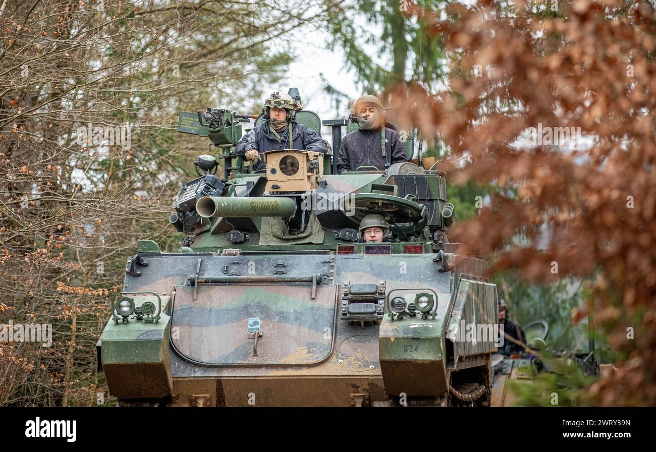 Members of the German Army's 411th Panzergrenadier Battalion move ...