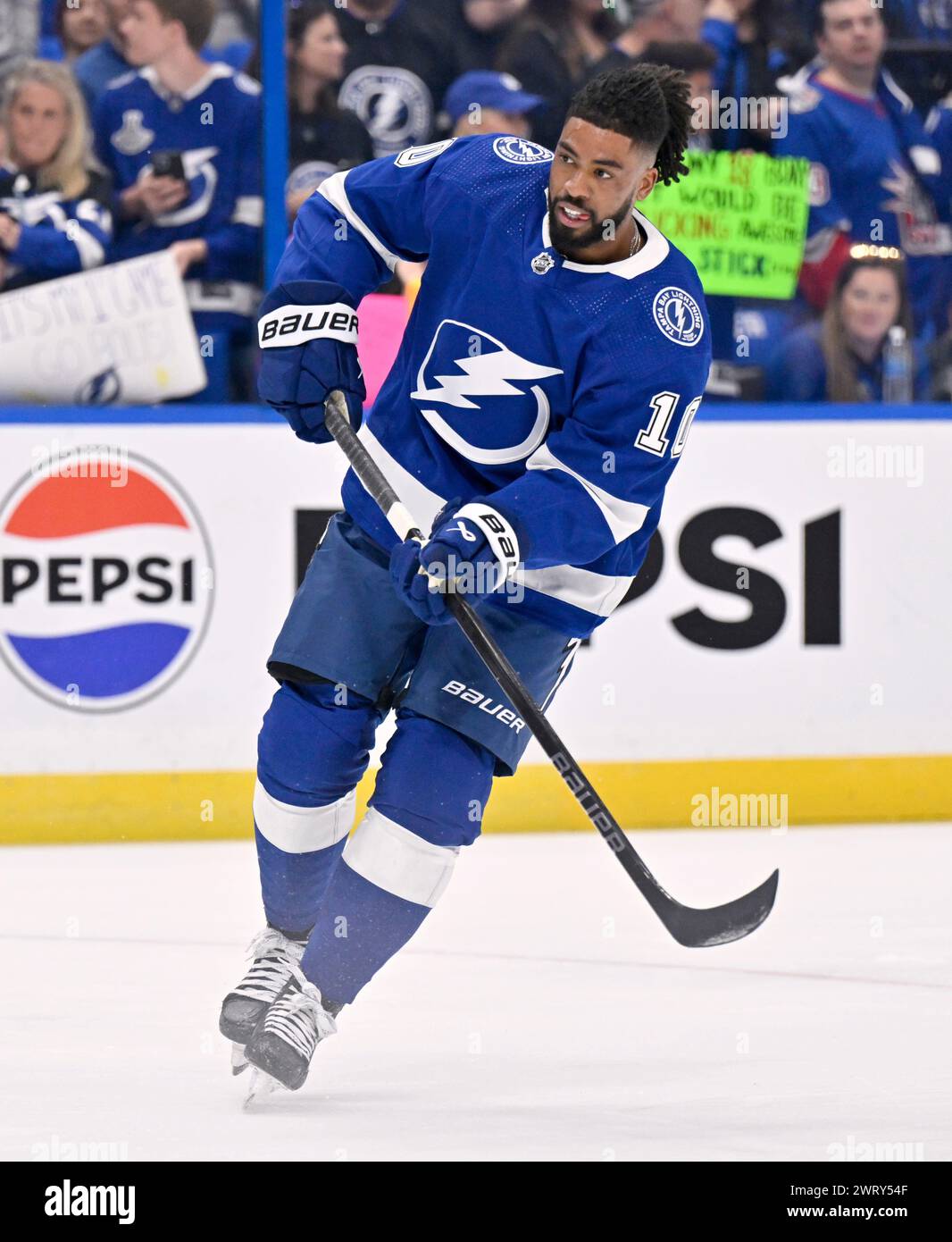 Tampa Bay Lightning left wing Anthony Duclair (10) warms up before an ...