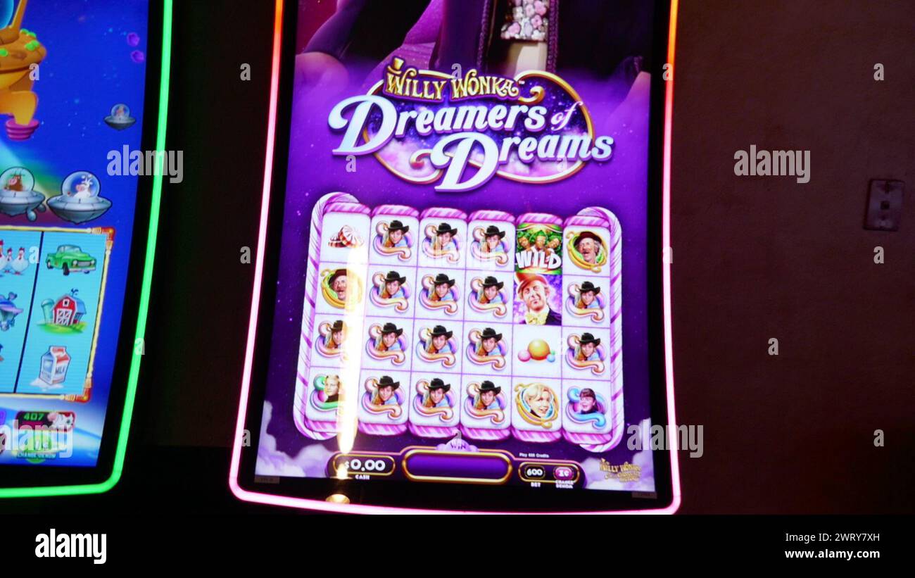 Gene wilder willy wonka hi-res stock photography and images - Alamy