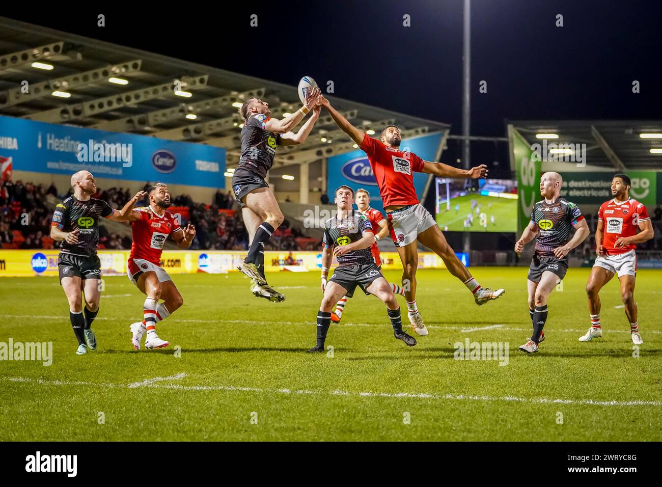 Betfred rugby league ball in the air hi-res stock photography and ...
