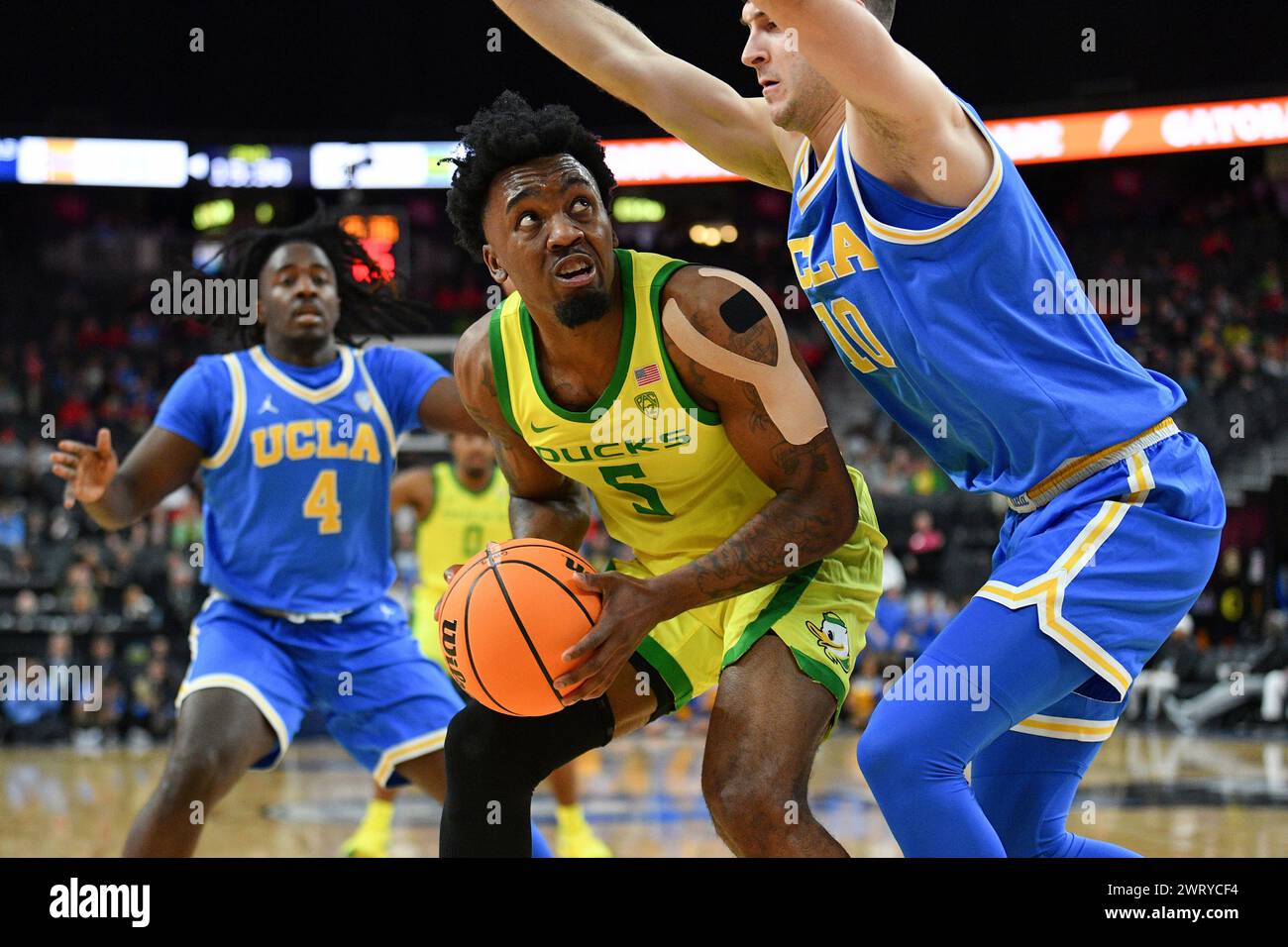 LAS VEGAS, NV - MARCH 14: Oregon Ducks guard Jermaine Couisnard (5 ...