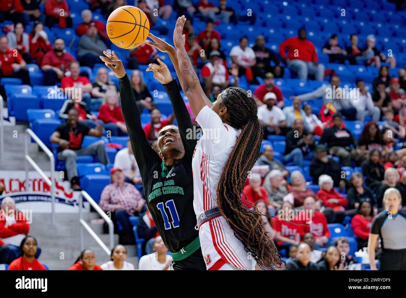 Texas A&M-Corpus Christi guard Paige Allen (11) shoots against Lamar ...