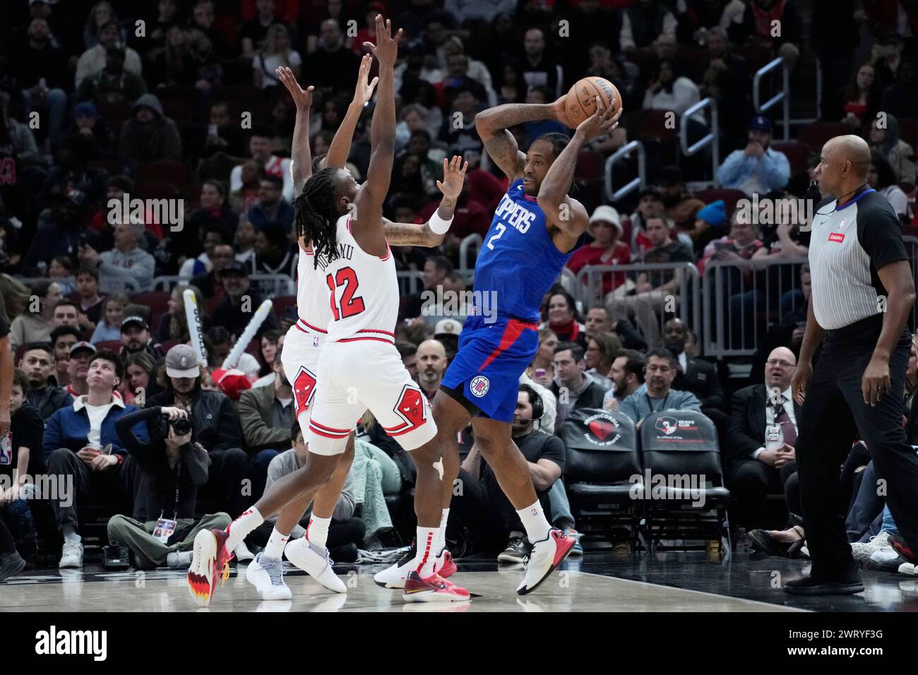Los Angeles Clippers forward Kawhi Leonard, center right, looks to pass ...