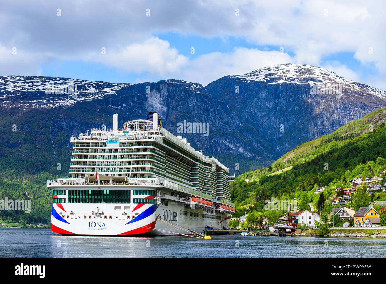 Iona cruise ship hi-res stock photography and images - Alamy