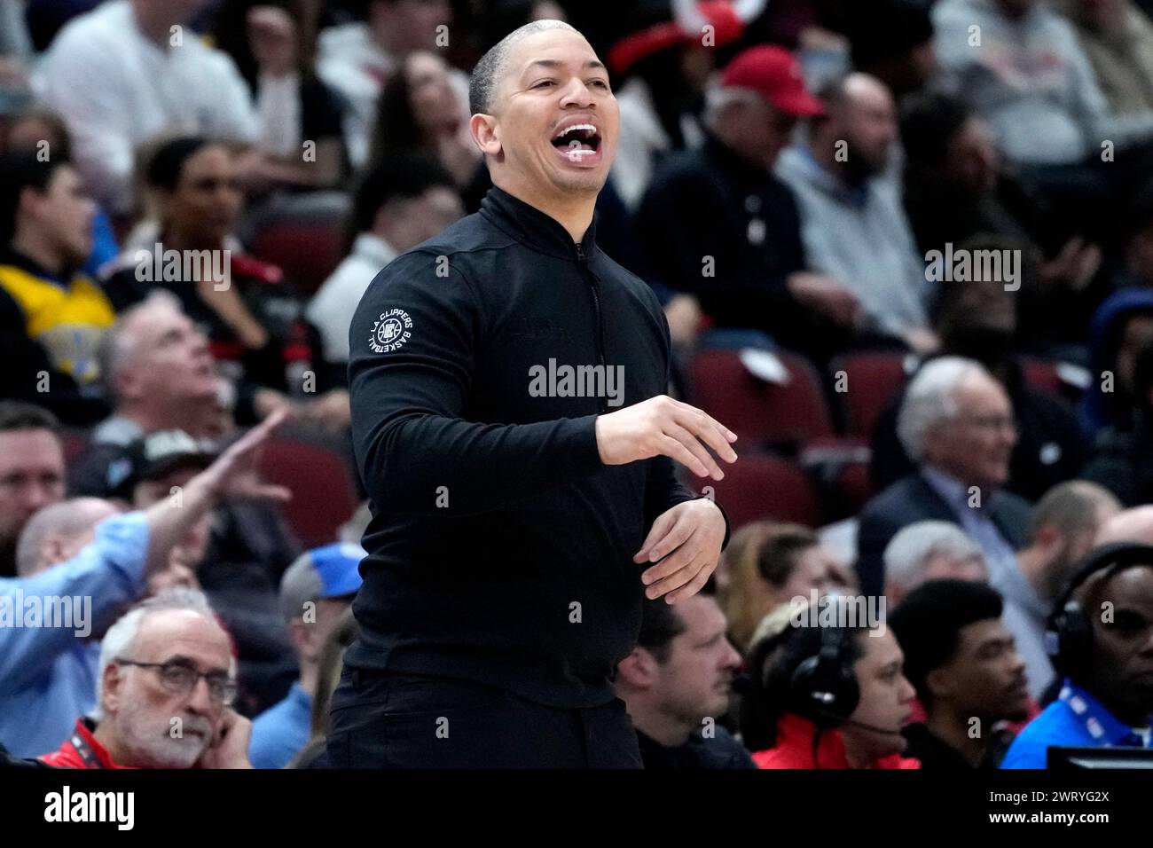 Los Angeles Clippers head coach Tyrone Lue calls to his team during the ...