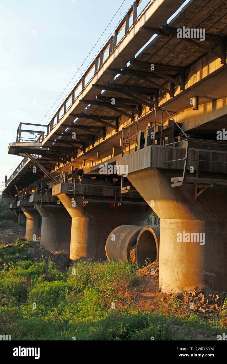Elevated bridge concrete structure Stock Photo - Alamy