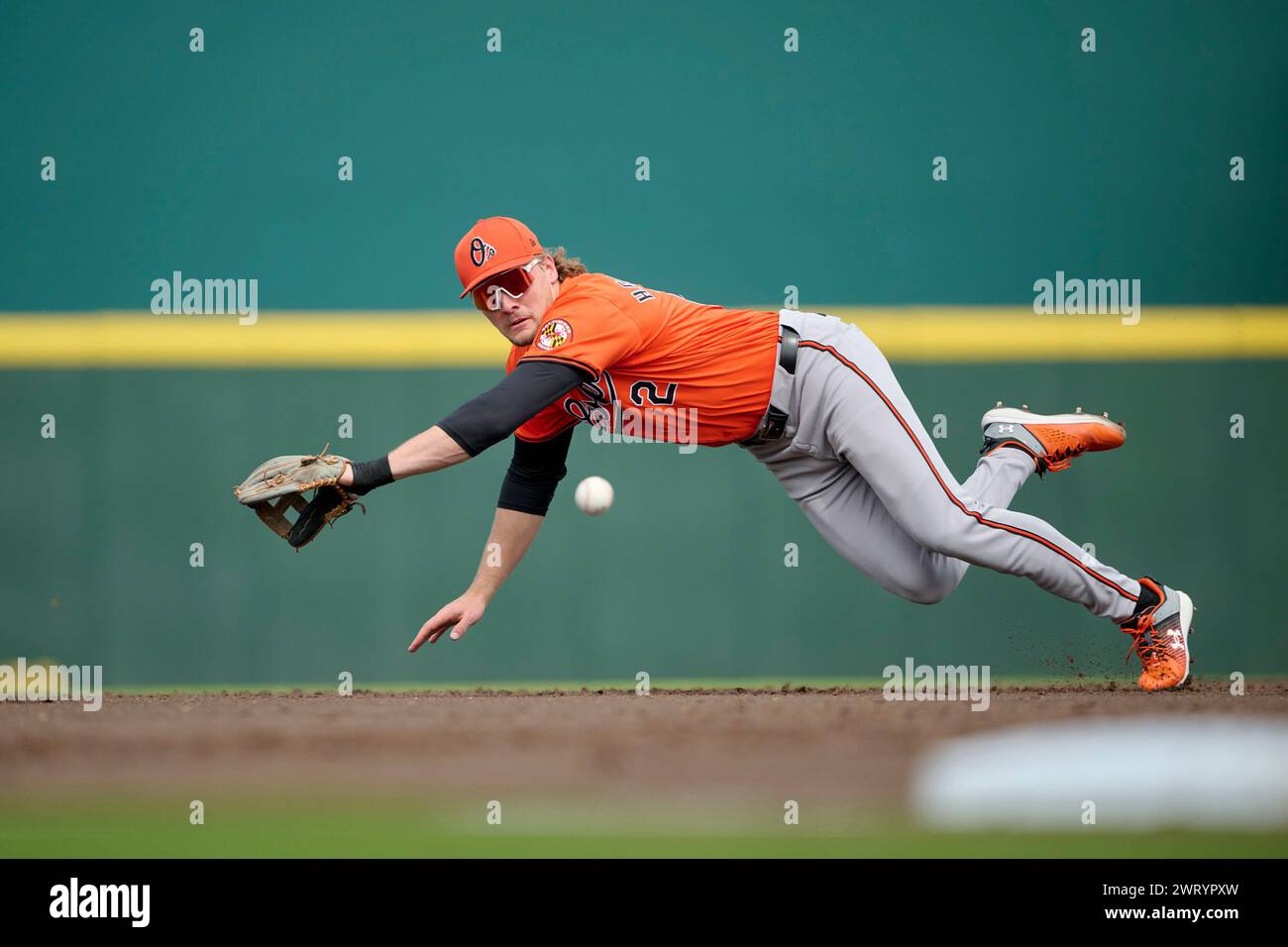 Baltimore Orioles shortstop Gunnar Henderson (2) attempts to make a ...