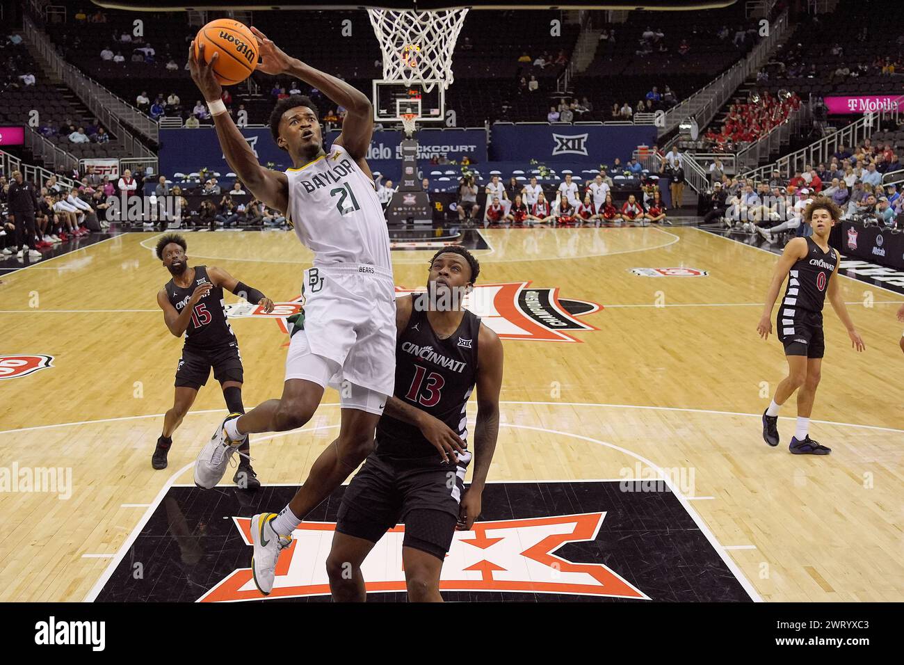 Baylor center Yves Missi (21) gets past Cincinnati forward Jamille ...