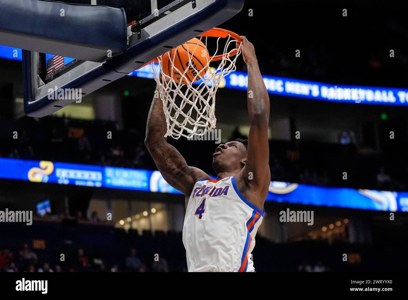 Florida forward Tyrese Samuel (4) scores against Georgia during the ...
