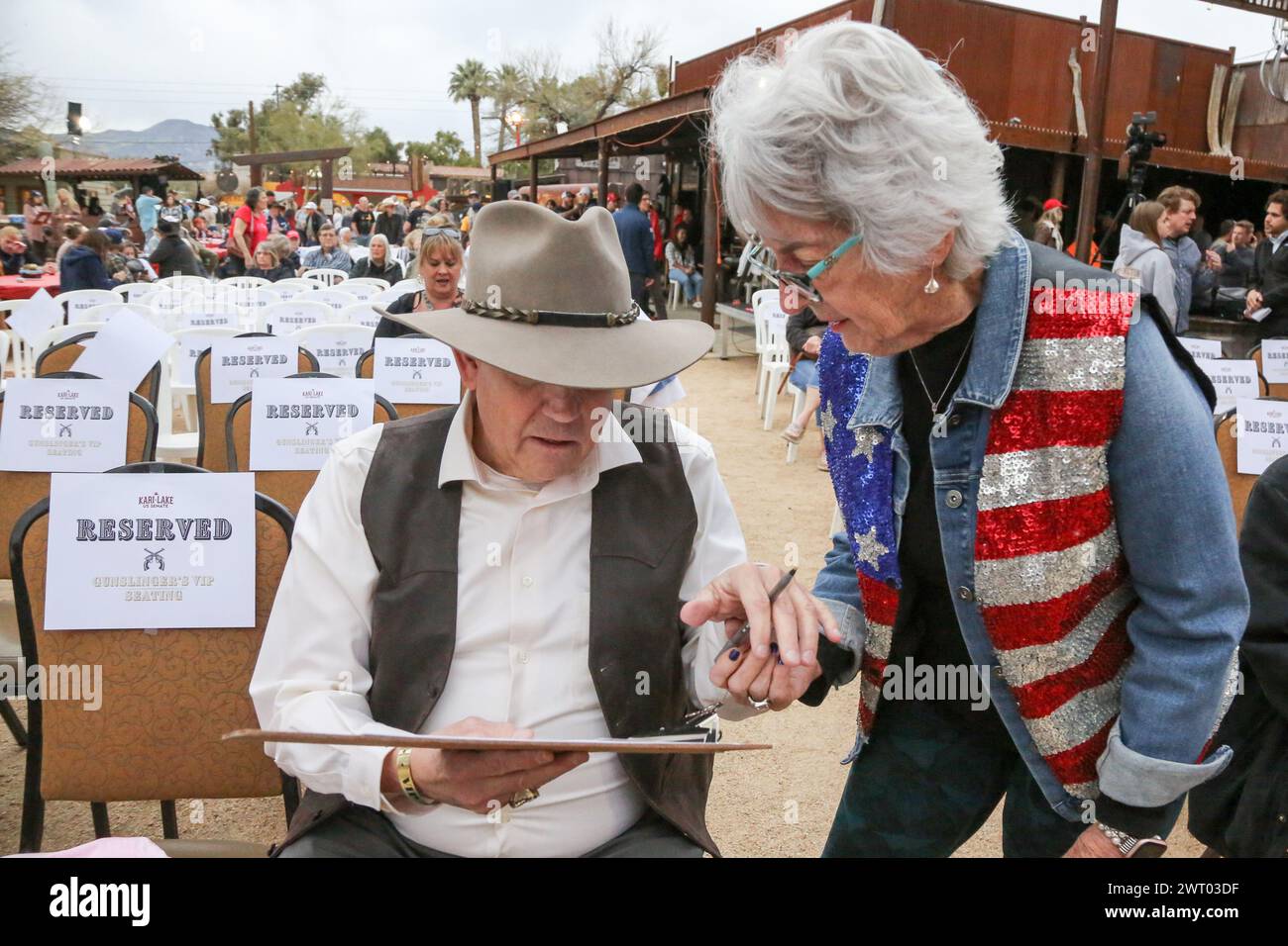 People go around to gather signatures to get County Recorder Don Hiatt ...
