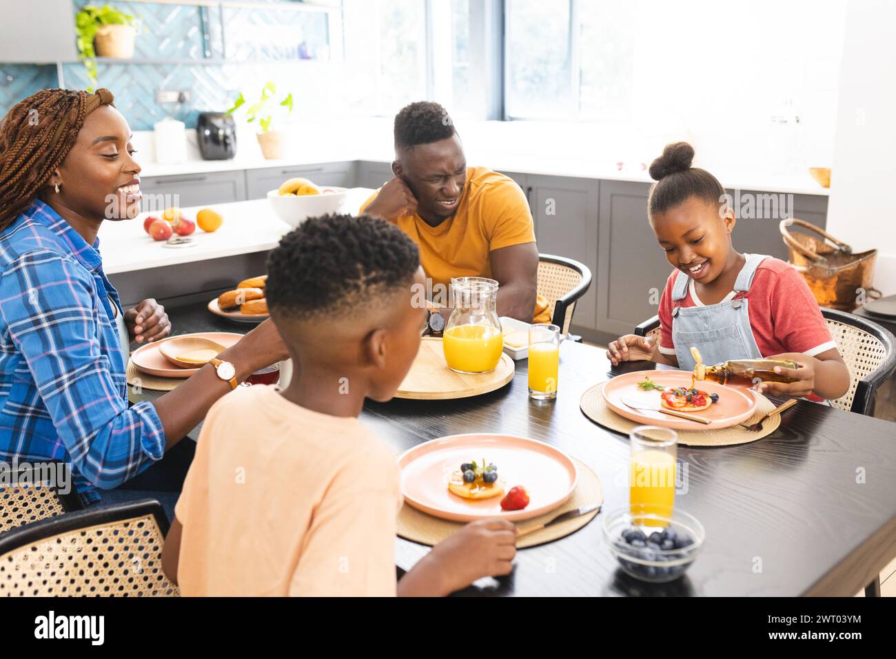 Kitchen setting hi-res stock photography and images - Alamy