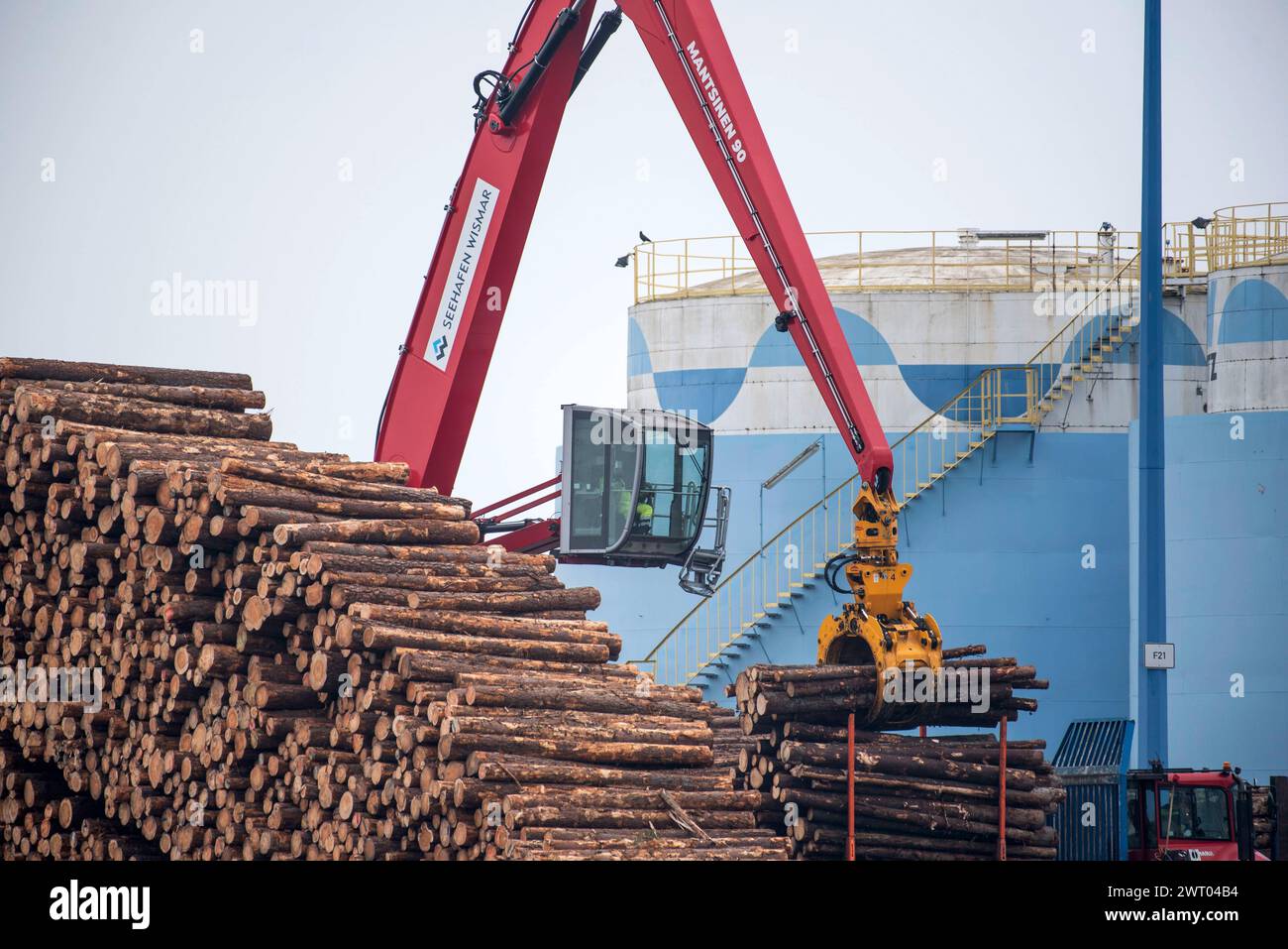 Holzpelletwerk hi-res stock photography and images - Alamy