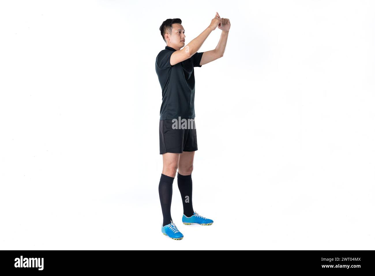 Football referee showing offside hi-res stock photography and images ...