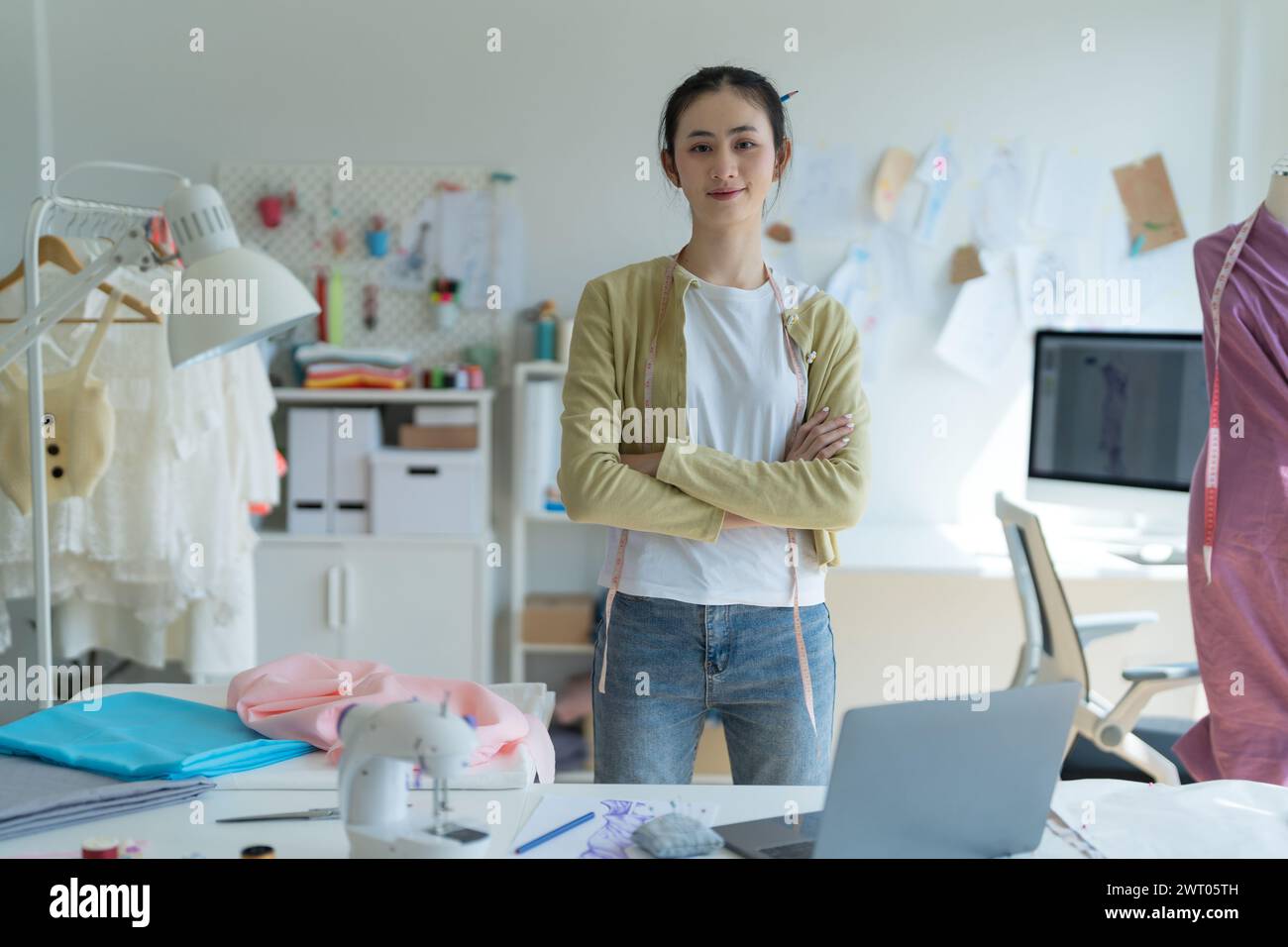 fashion designer woman Happy to design clothes at work Stock Photo - Alamy