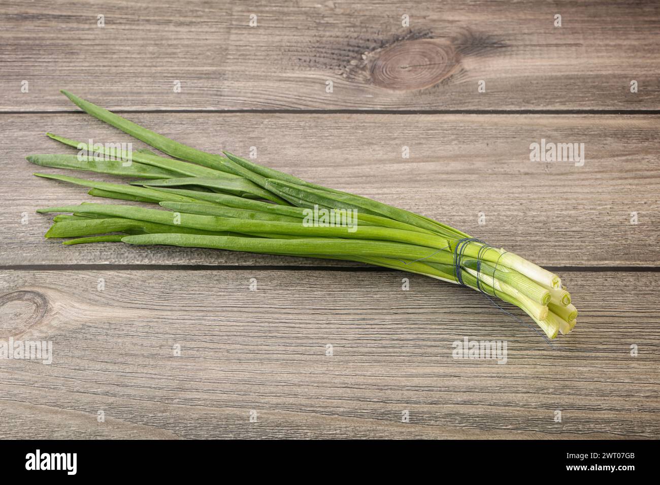 Raw young spring green onion heap Stock Photo - Alamy