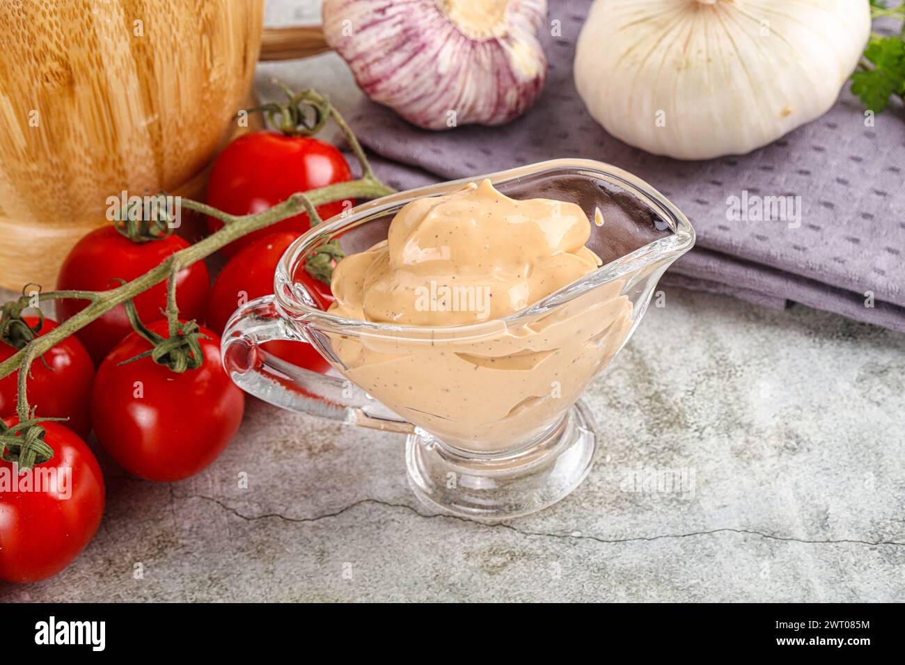 Bowl of Yellow cream grill sauce for burger Stock Photo - Alamy