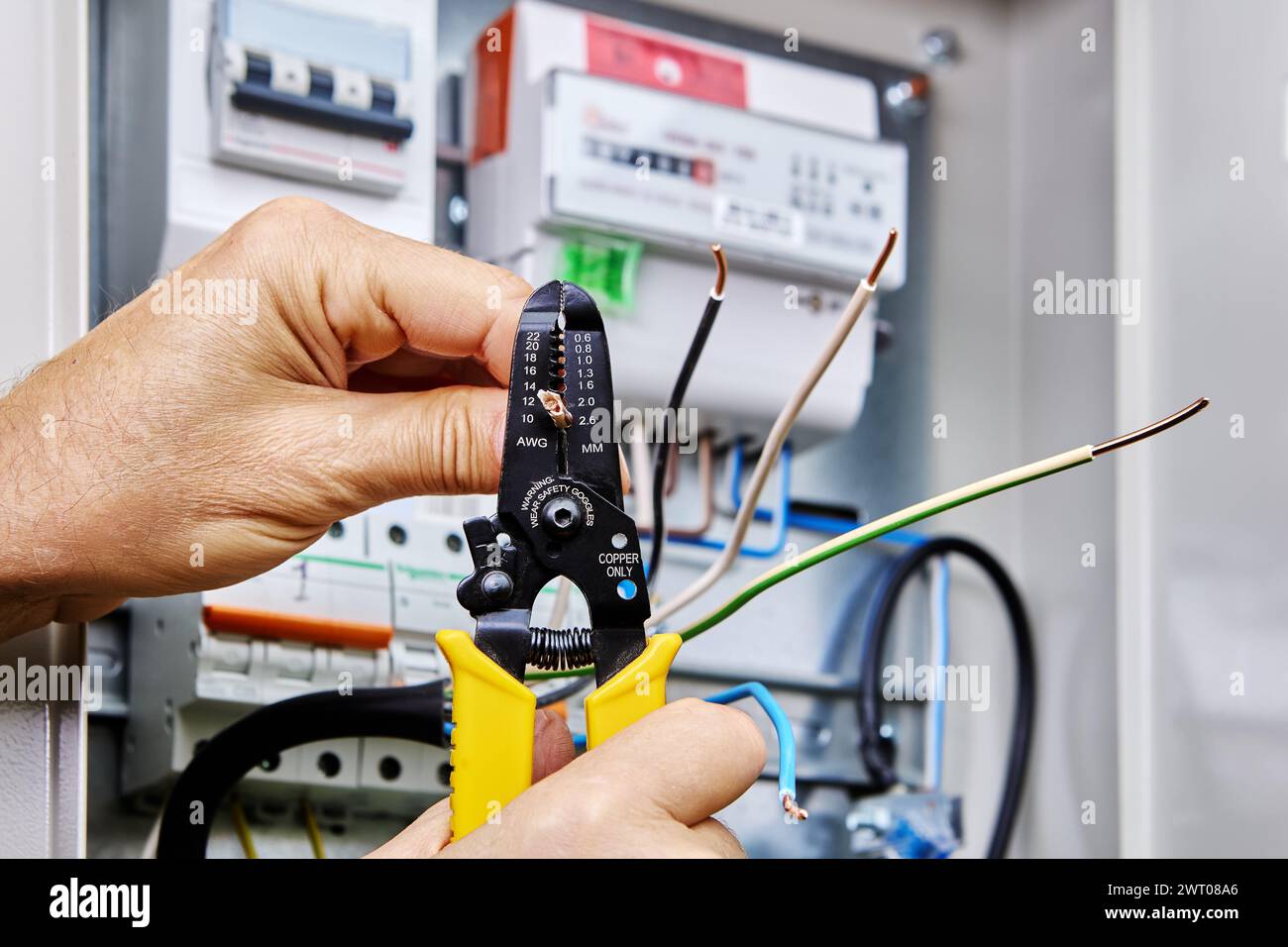 Four core copper cable hi-res stock photography and images - Alamy