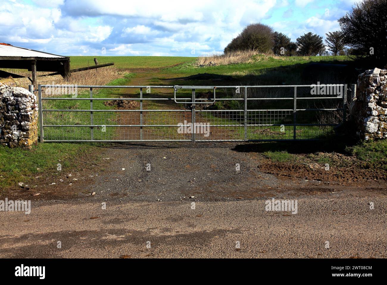 A double gateway for wider farm vehicles, set between two stone walls ...