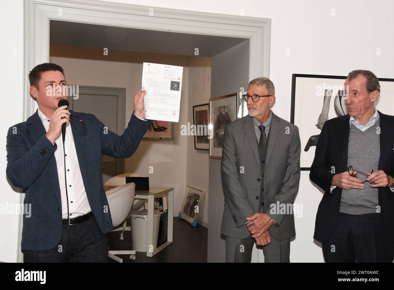 Ted Bauer CEO Premium Modern Art Dan Pyle-Zeichenkuenstler Andreas ...