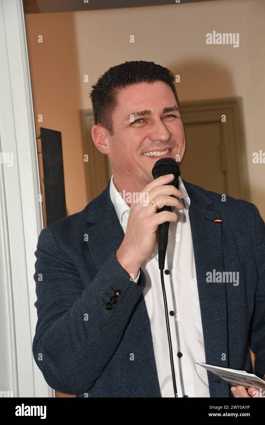 Ted Bauer CEO Premium Modern Art Muenchen 14.03.2023 Galerie Andreas Baumgartl Vernissage Dan ...