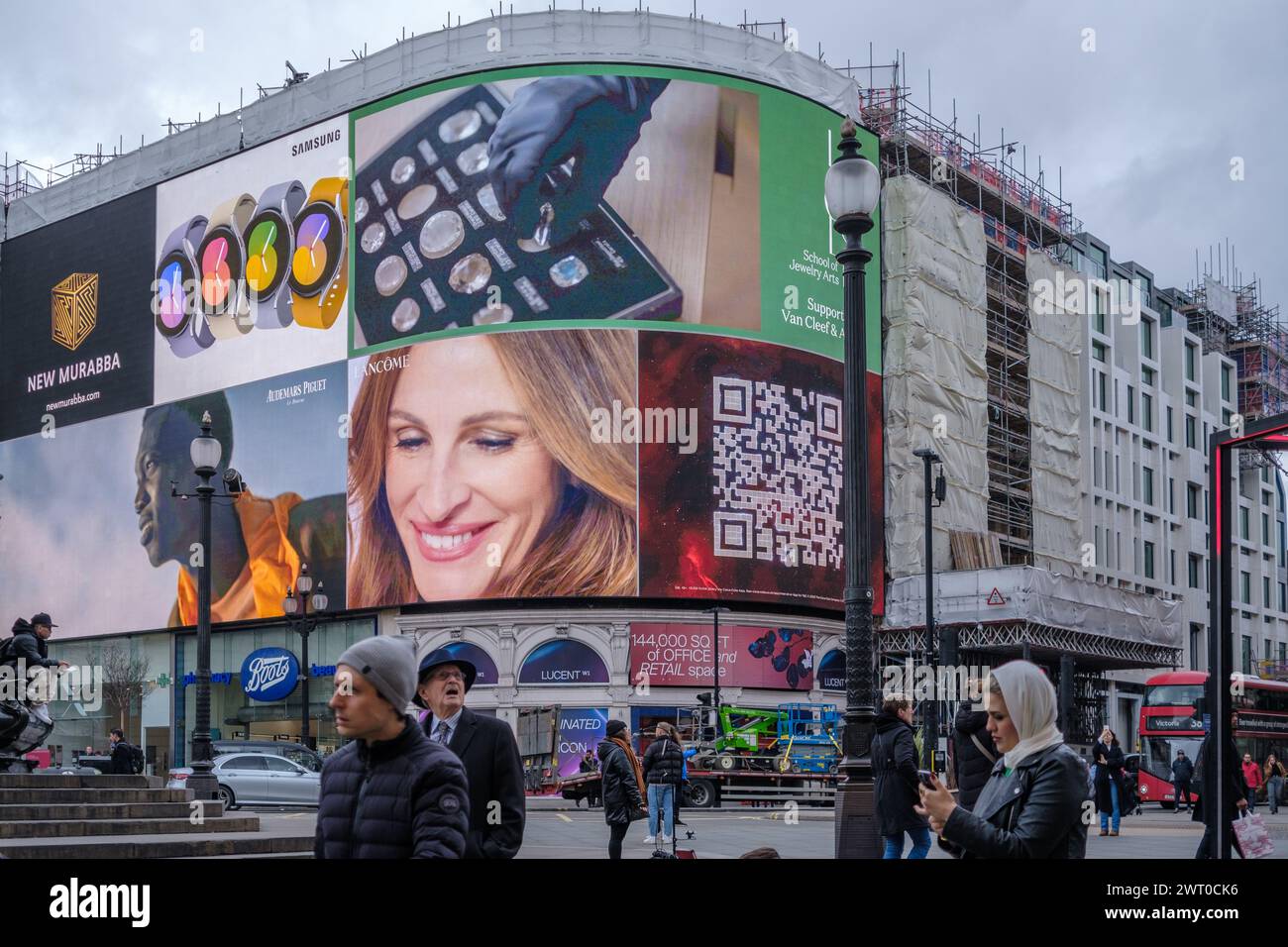 Piccadilly Circus with large curved video display, a building under ...