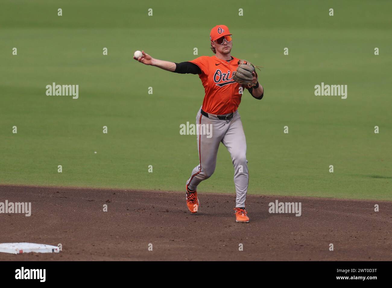 Bradenton, FL: Baltimore Orioles shortstop Gunnar Henderson (2) fields ...
