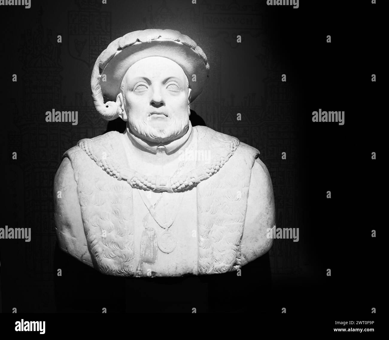 King henry viii statue hi-res stock photography and images - Alamy