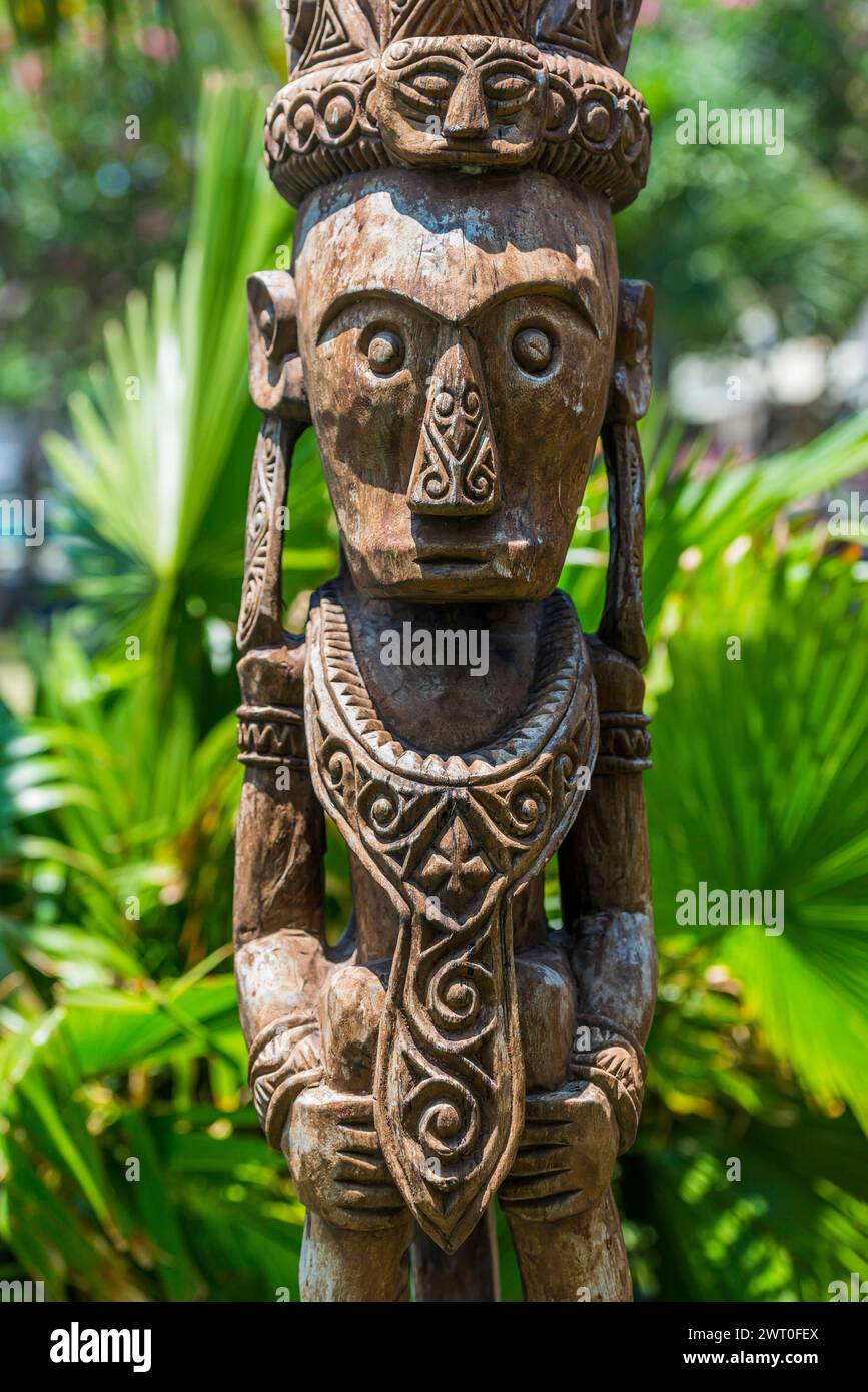 Statue of a native, sculpture, figure, totem, sculpture, religion, tree ...