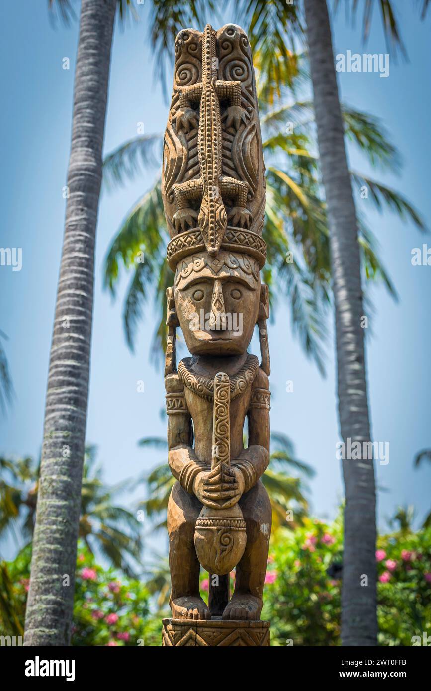 Statue of a native, sculpture, figure, totem, sculpture, religion, tree ...