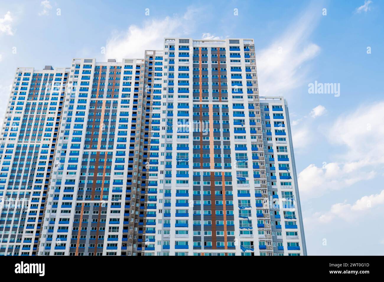 High rise building under construction hi-res stock photography and ...
