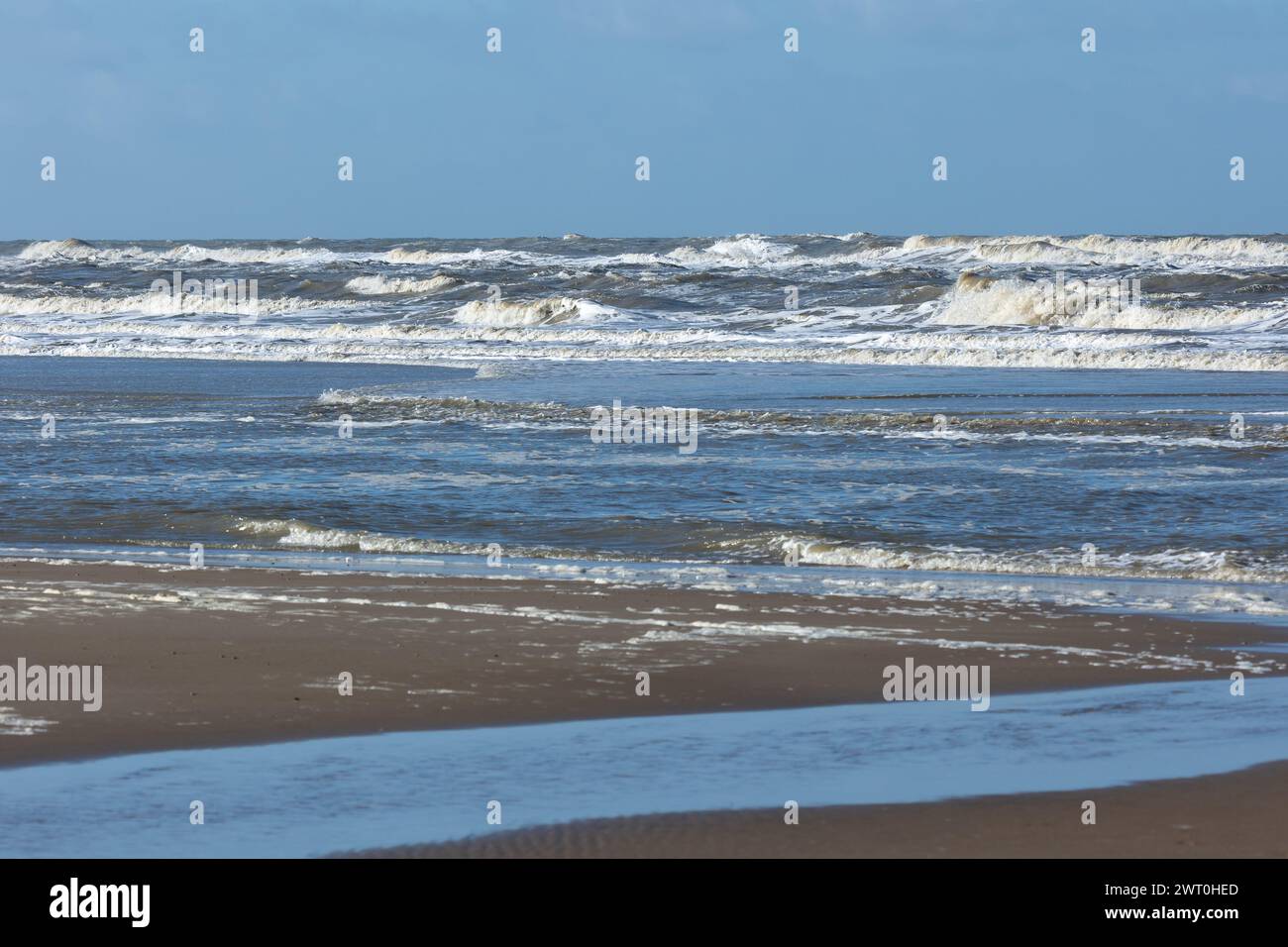 Rough sea and beach hi-res stock photography and images - Alamy