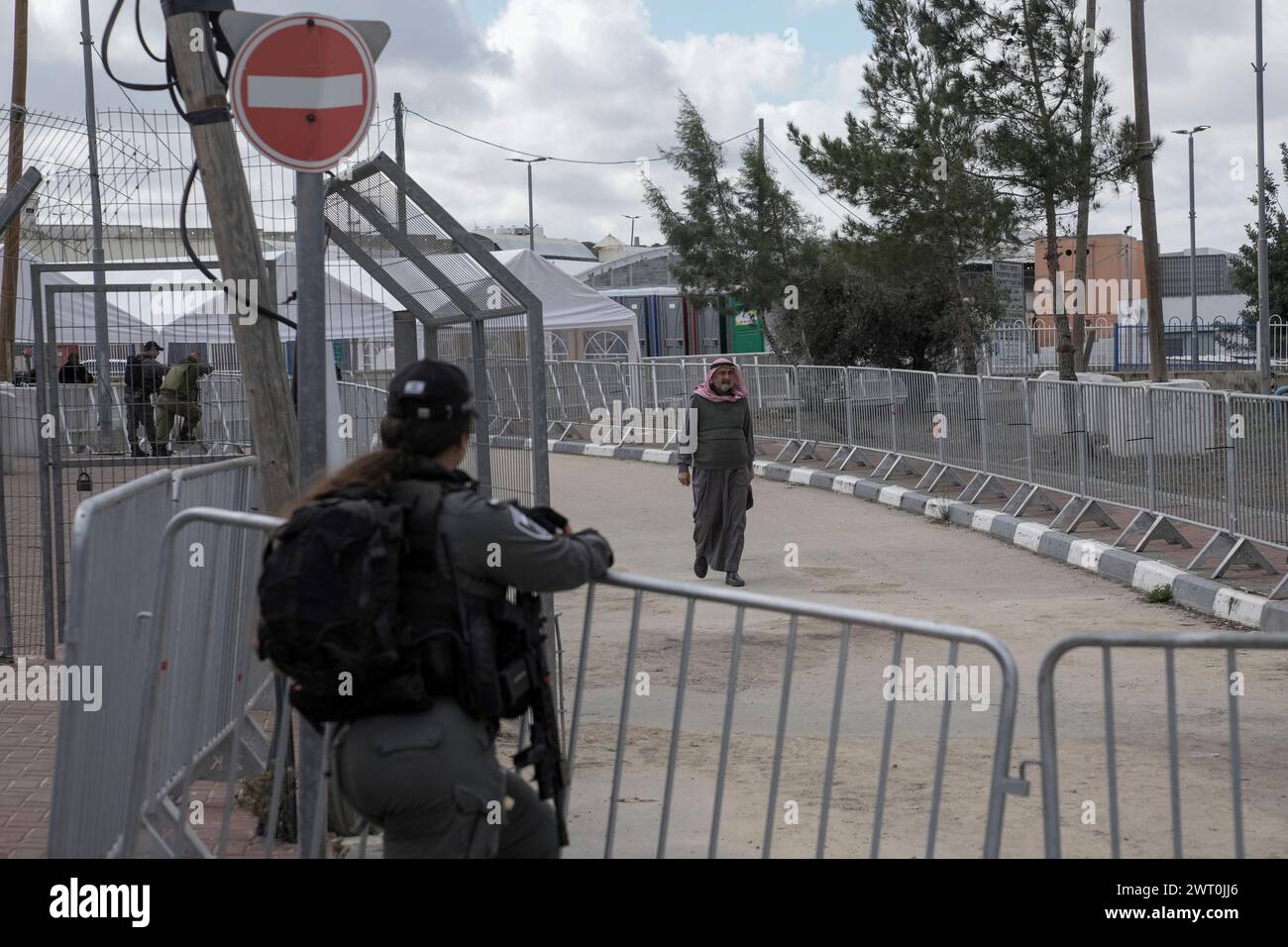 Palestinians cross from the West Bank city of Bethlehem to Jerusalem to ...