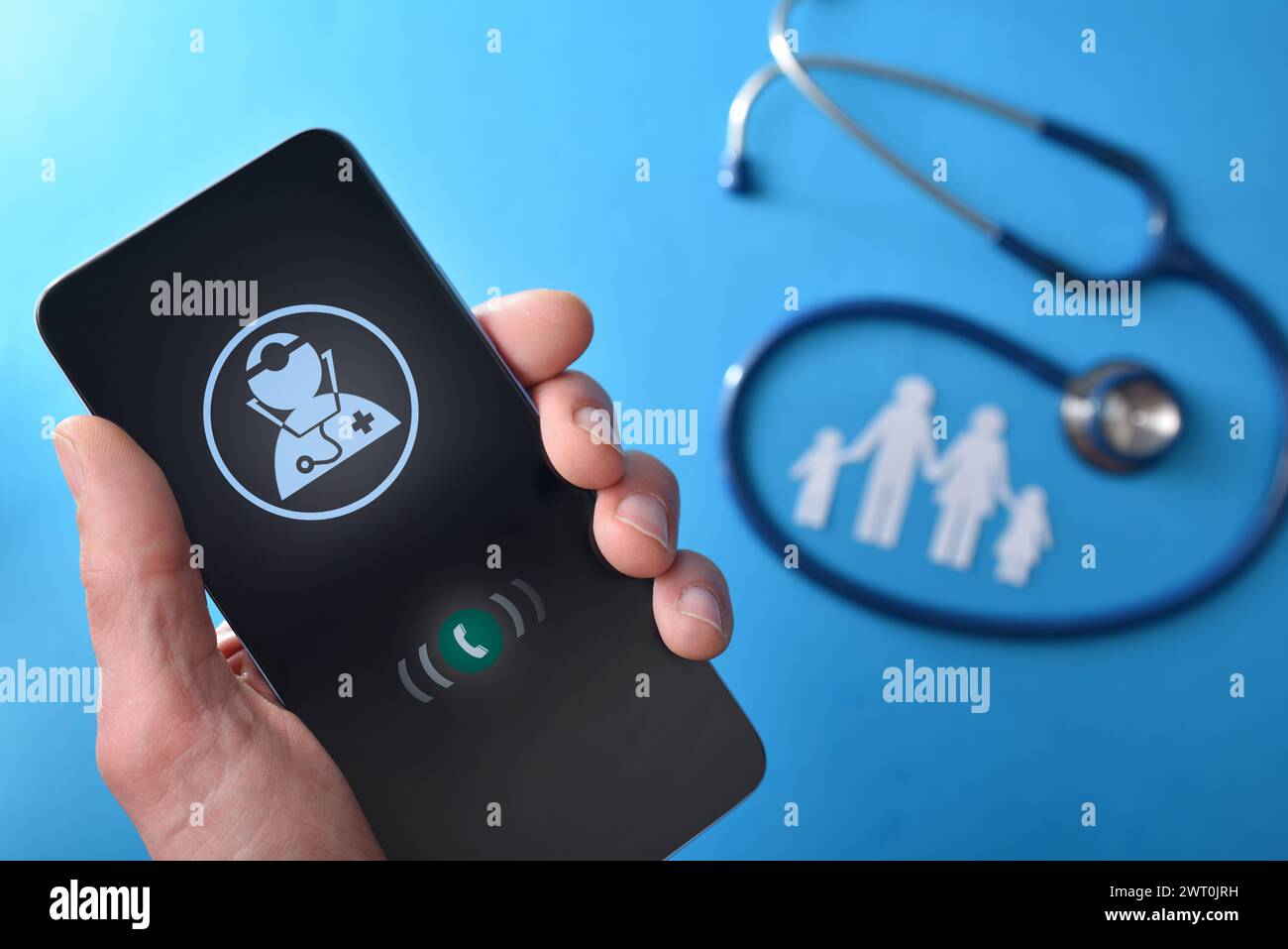 Doctor smartphone healthcare online technology hi-res stock photography ...