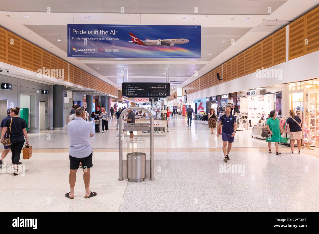 Sydney Domestic airport terminal building, Kingsford Smith airport ...