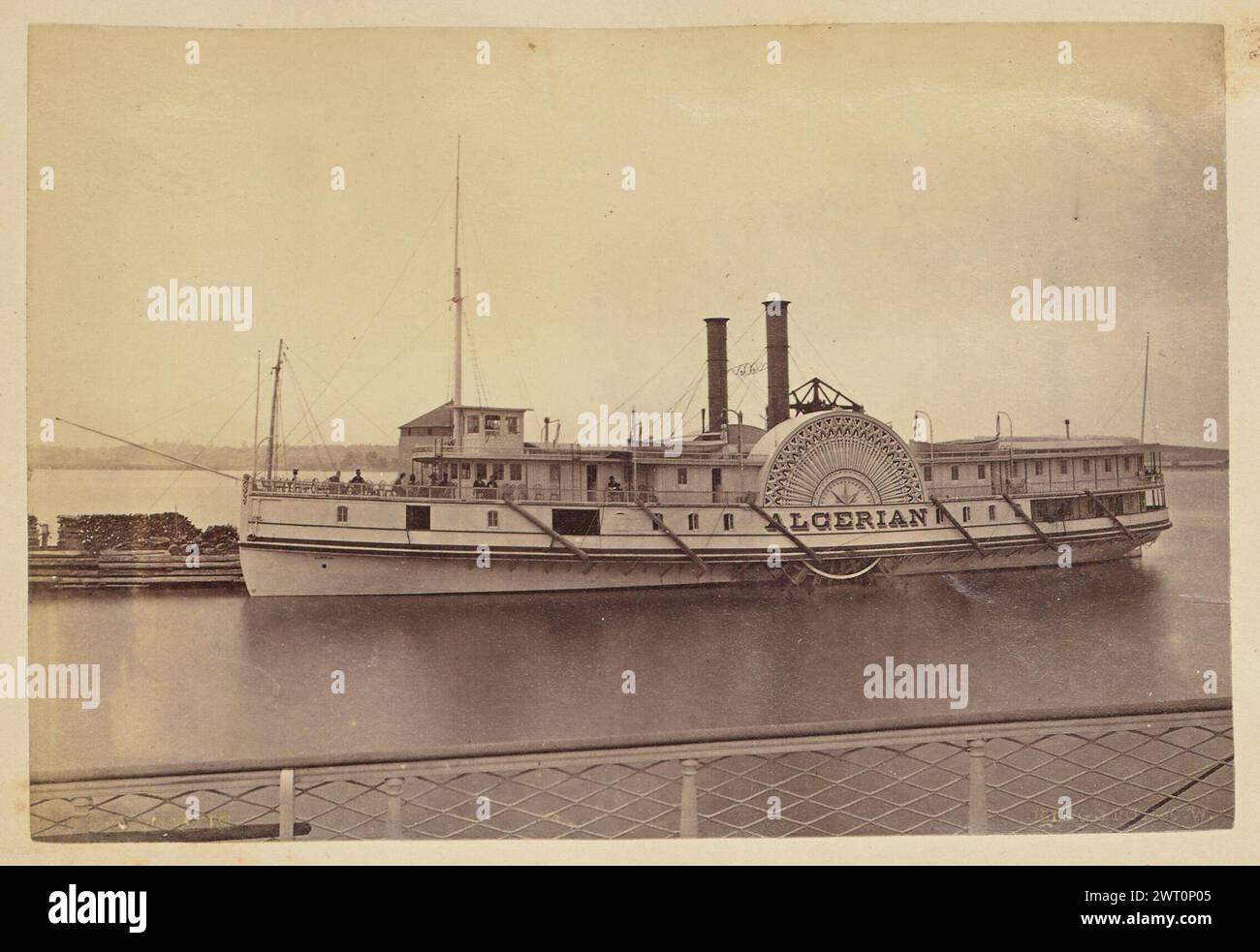 Ship on st lawrence river hi-res stock photography and images - Alamy
