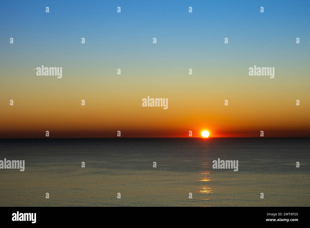 Radiant horizon hi-res stock photography and images - Alamy