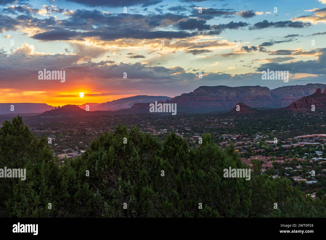Layered red rocks hi-res stock photography and images - Alamy