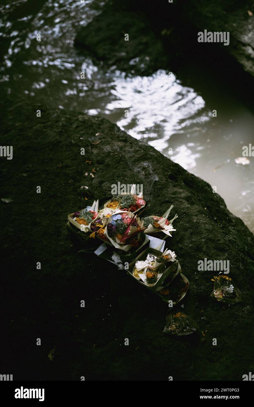 Balinese traditional ceremony, offerings to spirits Stock Photo - Alamy