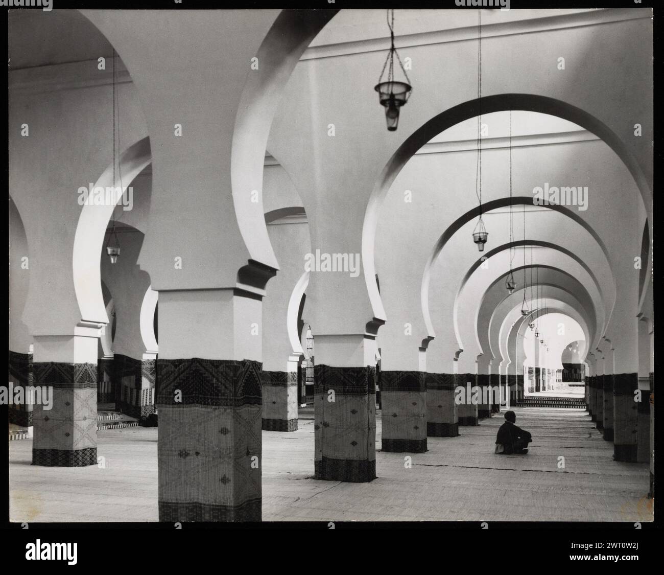 Endpapers front hi-res stock photography and images - Alamy