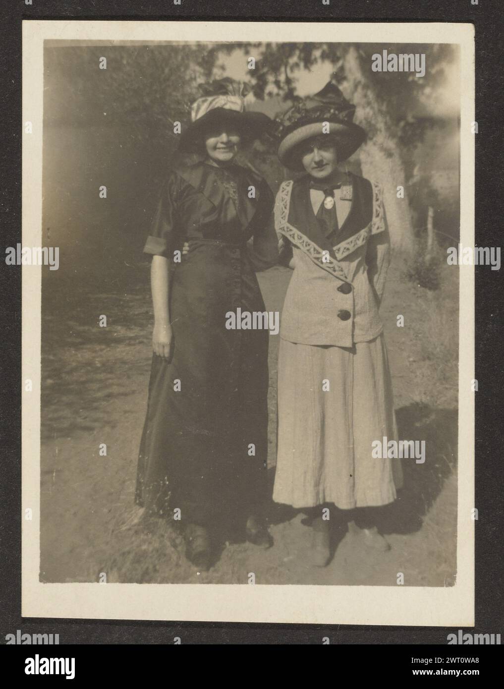 Fleckenstein Sisters. Louis Fleckenstein, photographer (American, 1866 ...