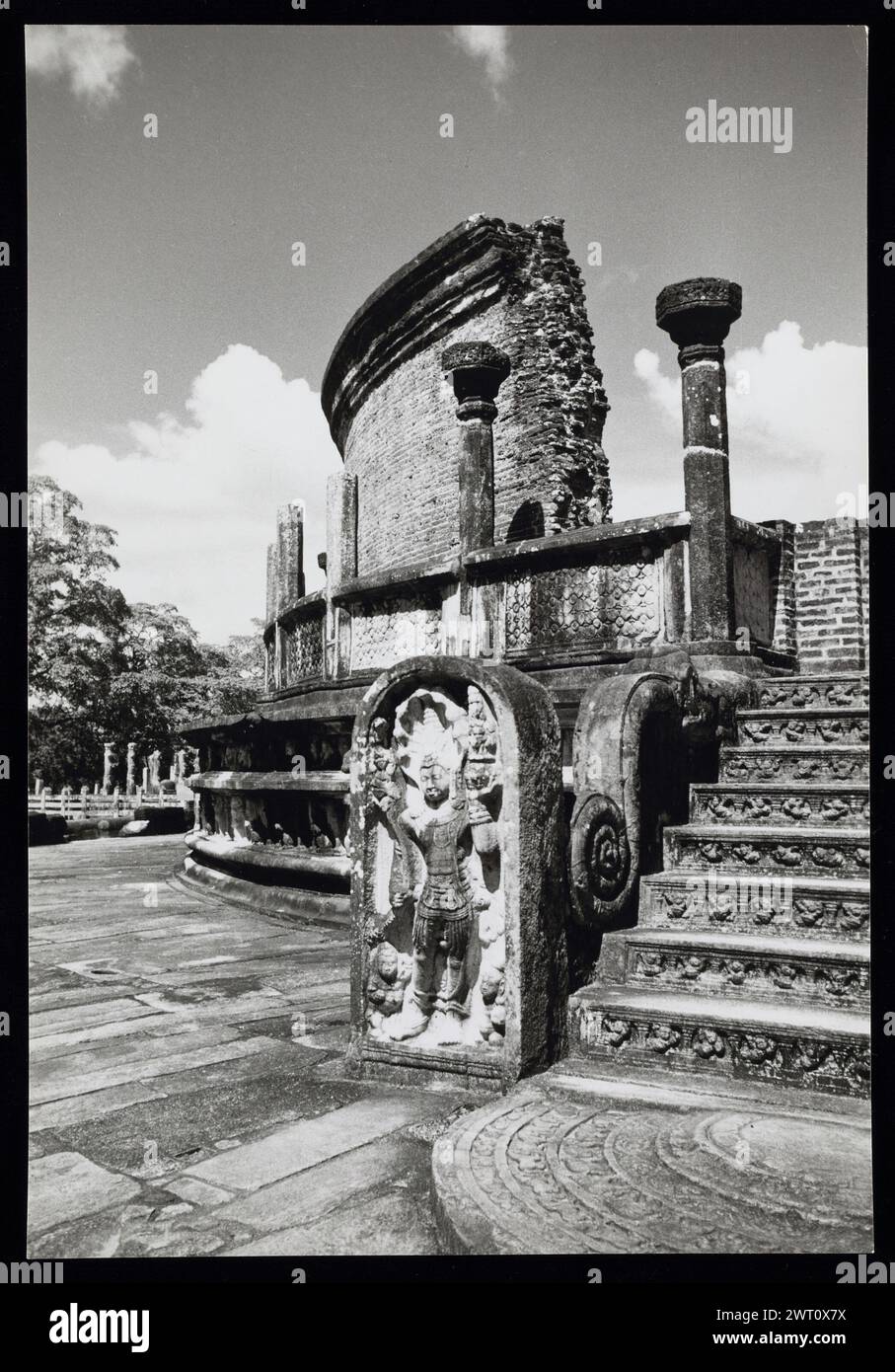 Sri Lanka (Ceylon) Polonnaruwa Vaṭadāgē Unpublished image 1. Swaan, Wim ...