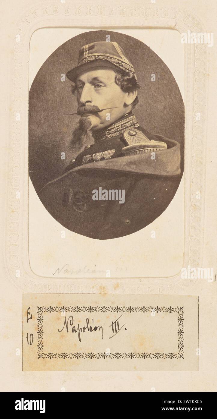 Verso center pencil hi-res stock photography and images - Alamy