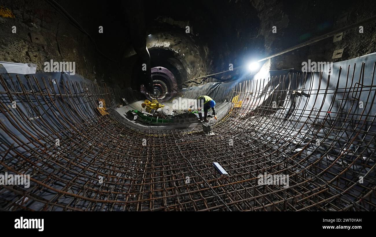 Tunnel worker hi-res stock photography and images - Alamy