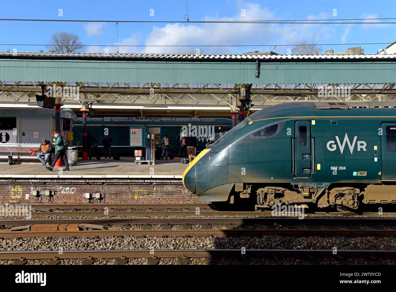 Passengers getting on a GWR 800 class train at Cardoff Central Railway ...