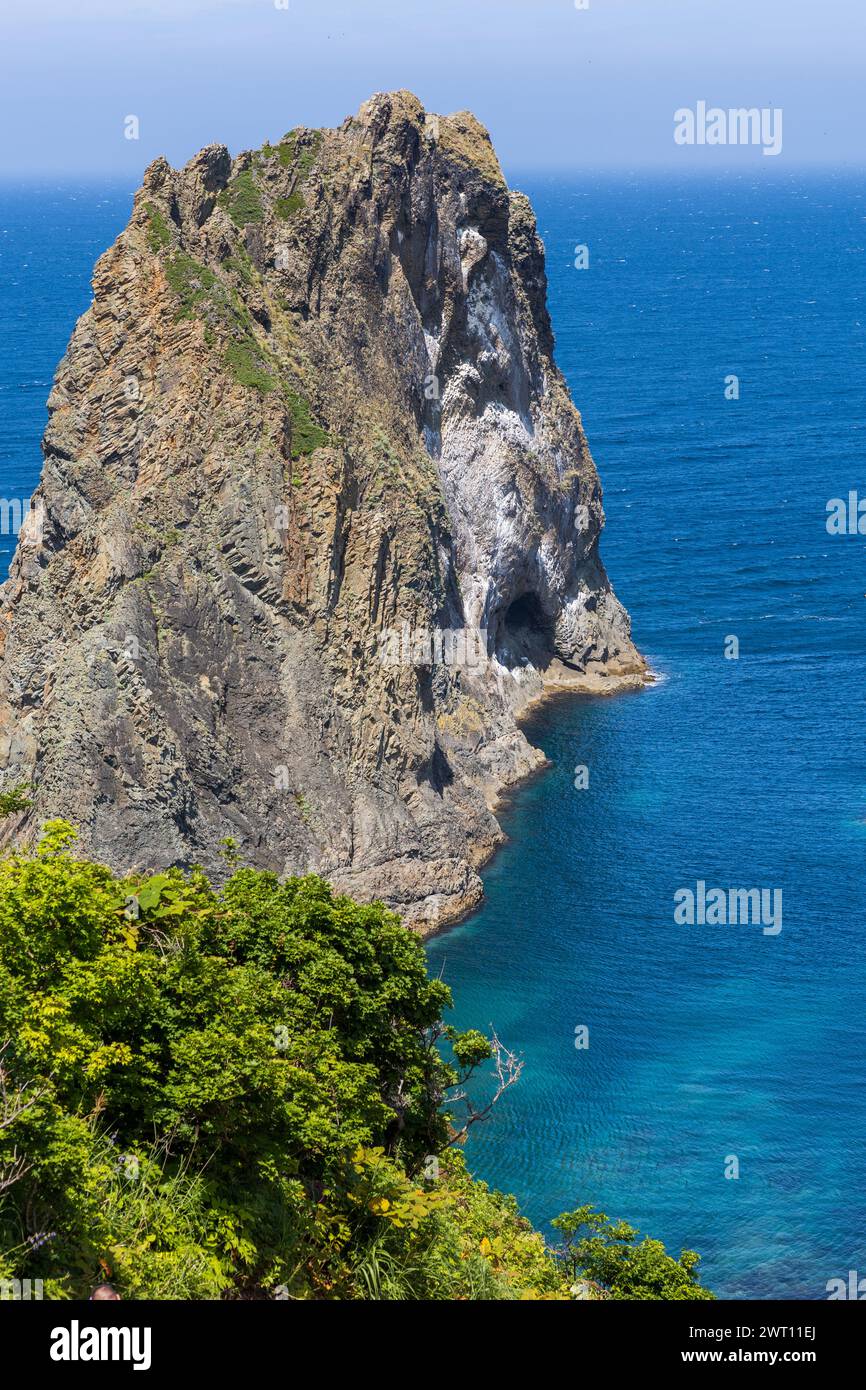 Dramatic rocky cliffs in hi-res stock photography and images - Alamy