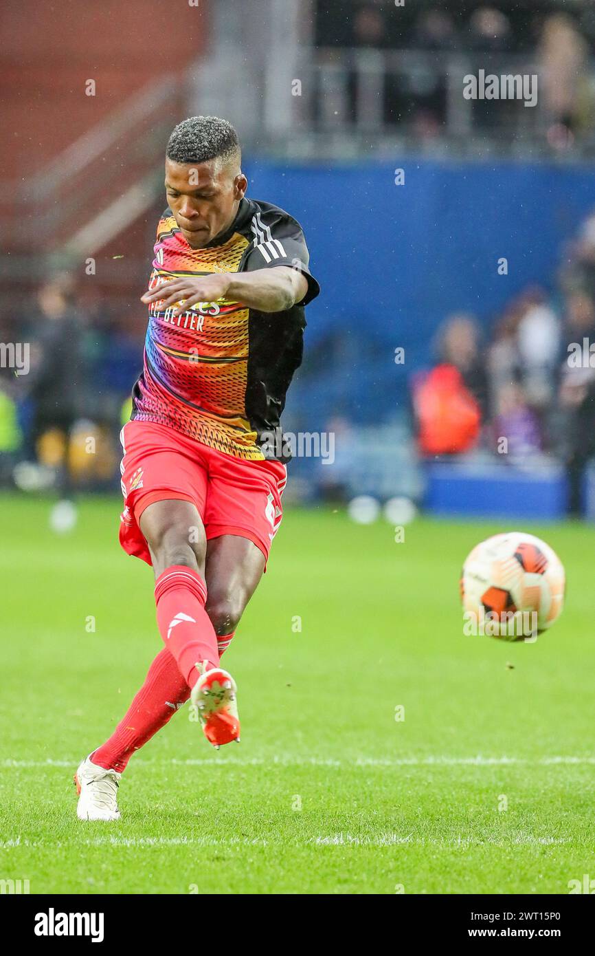 Benfica soccer club hi-res stock photography and images - Alamy
