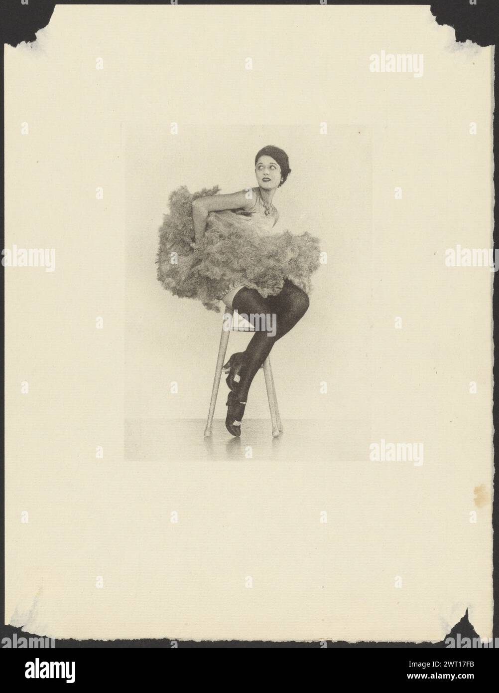 Can can dancer hi-res stock photography and images - Alamy