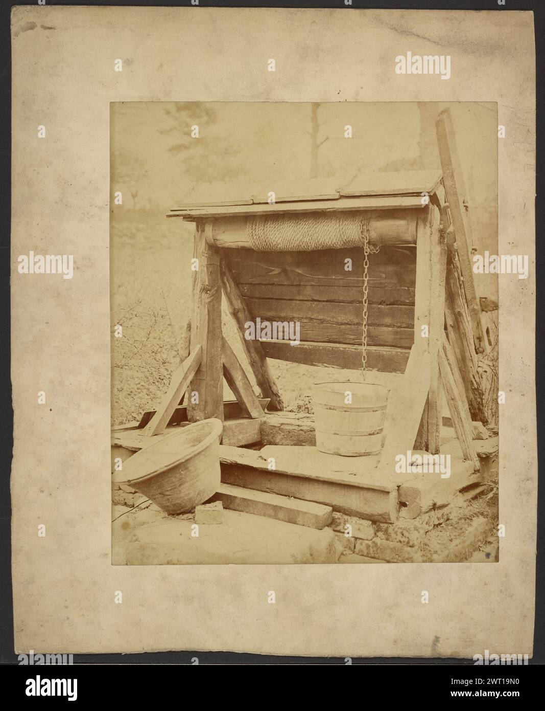 Well windlass hi-res stock photography and images - Alamy