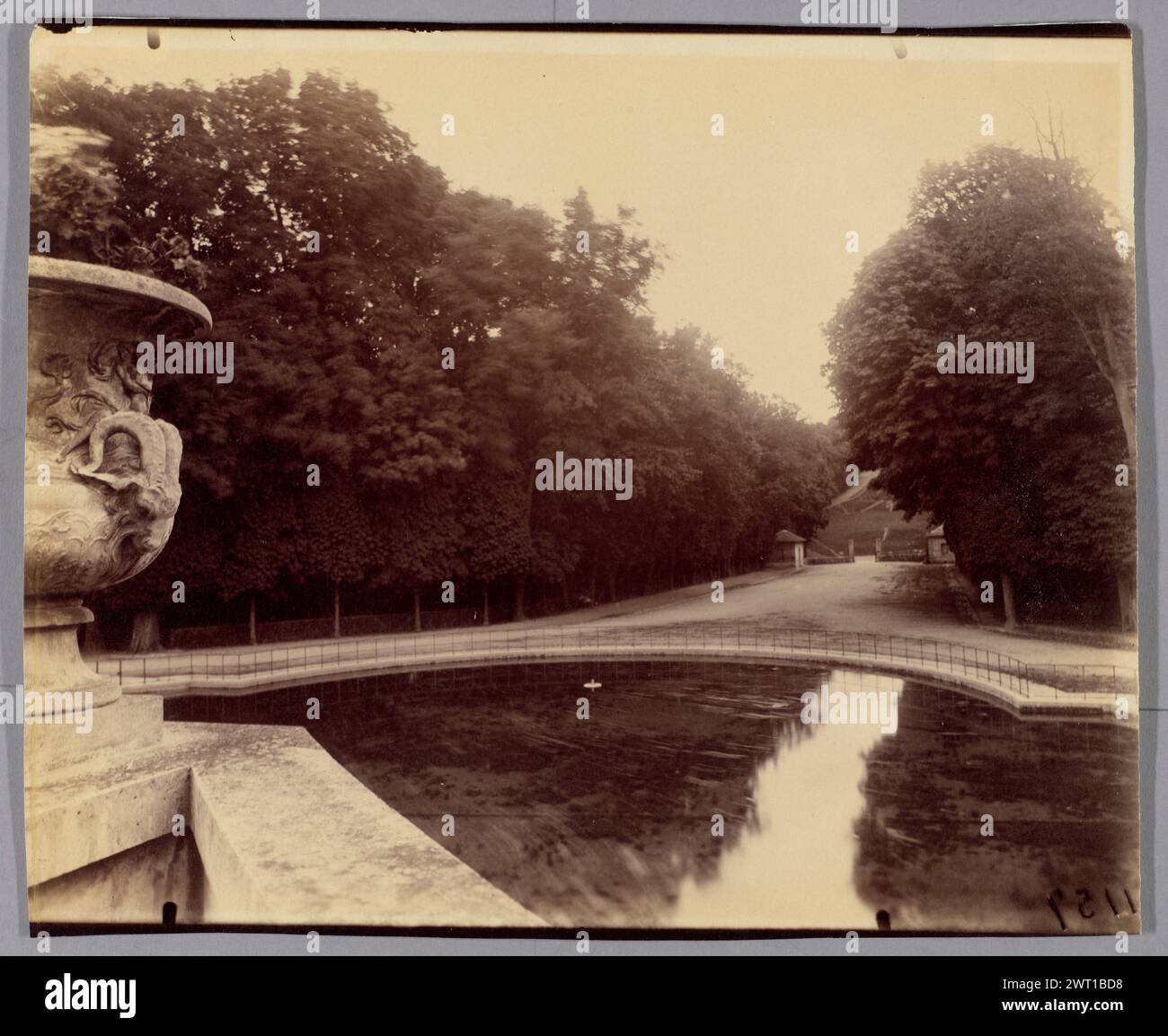 Saint-Cloud. Eugène Atget, photographer (French, 1857 - 1927) 1922 View ...