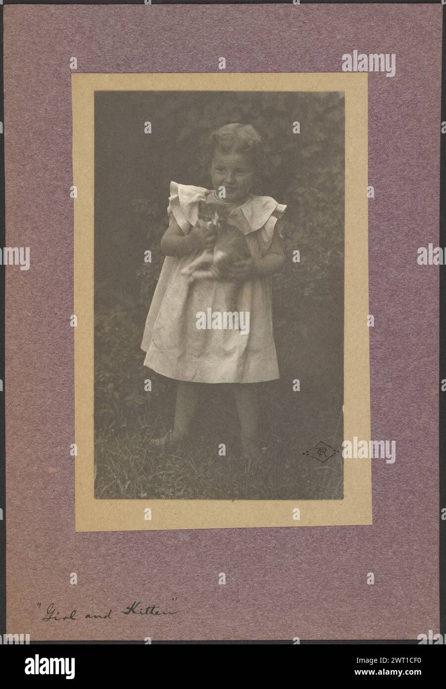 Black and white photographer 1910 hi-res stock photography and images ...